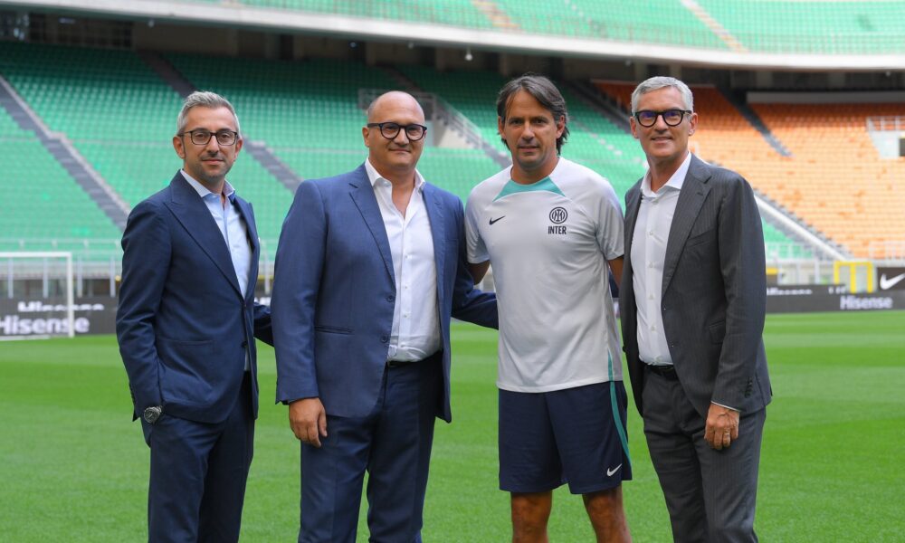 Il CEO di Hisense Di Pietro immortalato a San Siro durante l ...