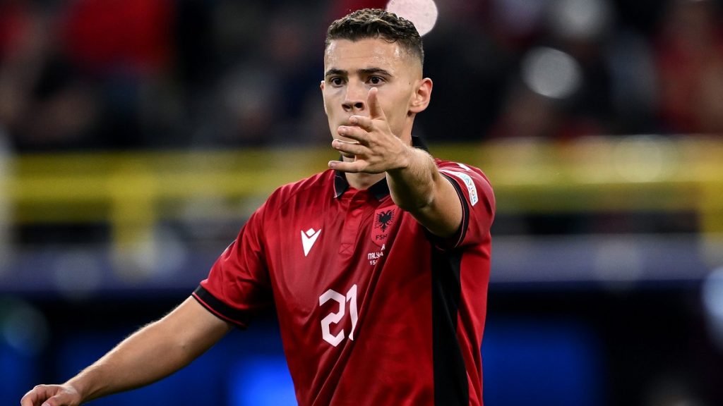 Asllani si gode il gol con l'Albania: «In Nazionale gioco più avanti ...