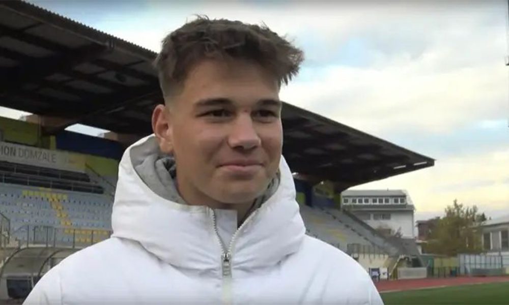 Topalovic celebra l'esordio in prima squadra con l'Inter